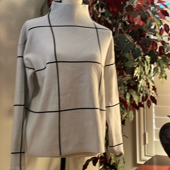 Tahari | Sweaters | Tahari Med Creamy White And Black Window Pane ...